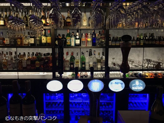 広々とした店内のKOSMO Bar&Bistro | なもきの突撃バンコク